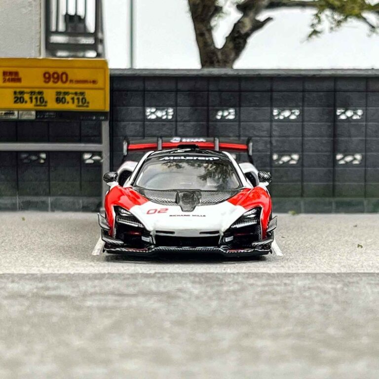 CM Model 1:64 McLaren Senna GTR White Red | Diecast