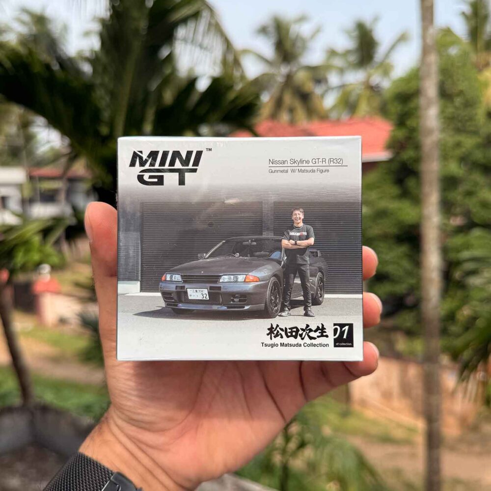 Mini GT Nissan Skyline GT-R R32 Gunmetal Grey with Figure
